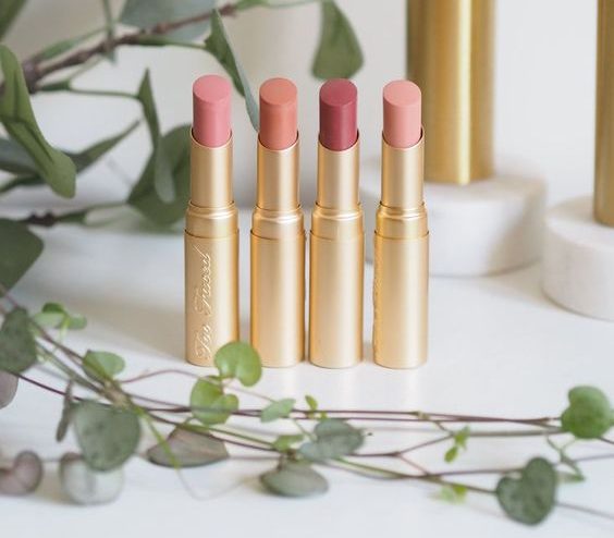 How long does makeup last? Get to know about makeup expiration